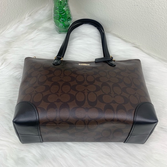 Coach | Bags | Coach Signature Zip Tote | Poshmark